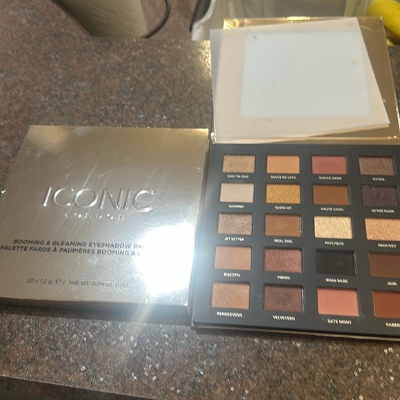 ICONIC London | Makeup | Iconic London Booming Gleaming Eyeshadow ...